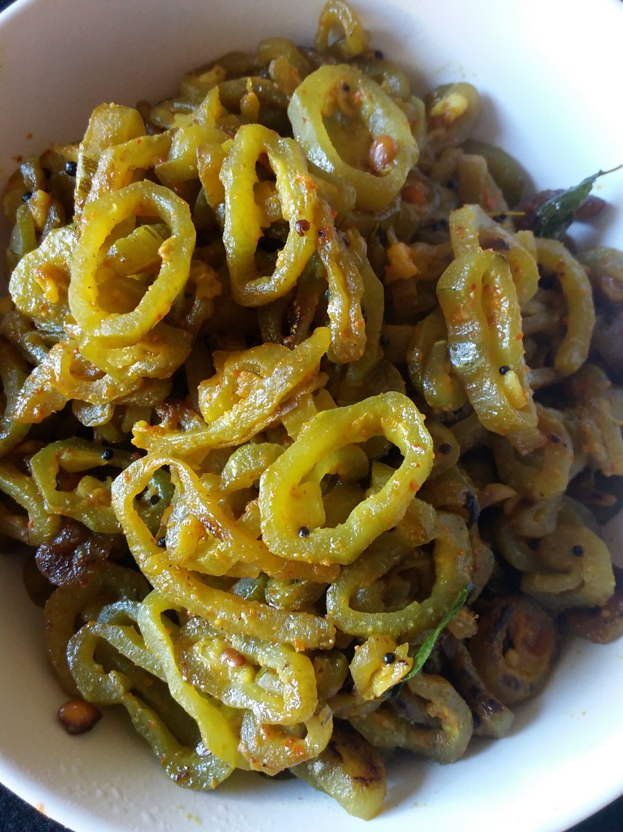 Pudalanga Mezhukku Puratti or Snake Gourd Fry – Chitra's Recipes