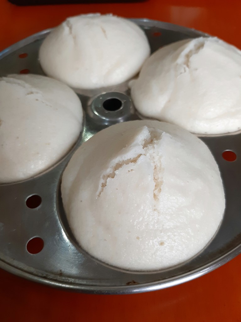 Pacharisi Idly.(Raw rice Idly) – Chitra's Recipes